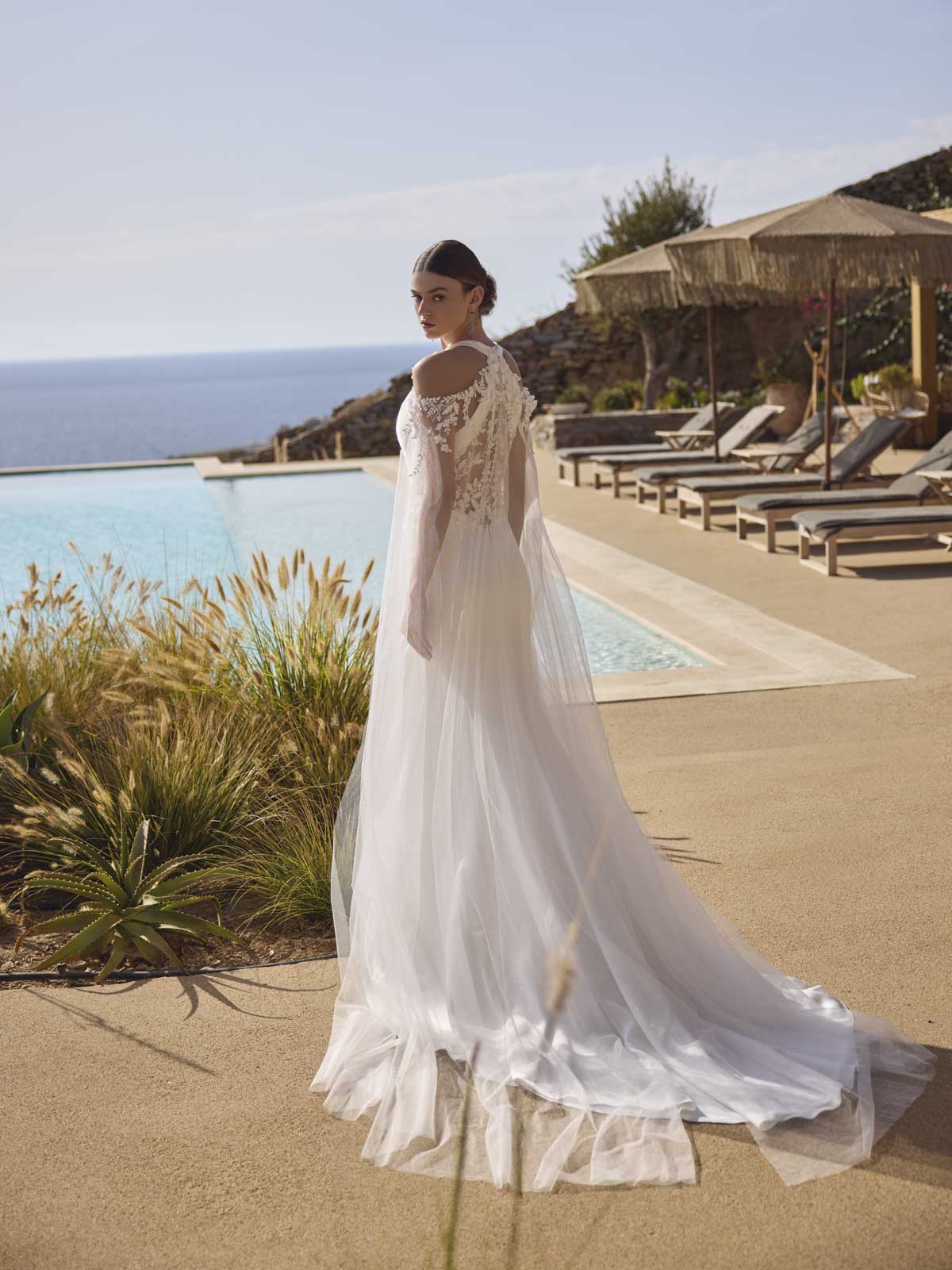 HATICE | Fit and flare wedding dress with train | Modeca